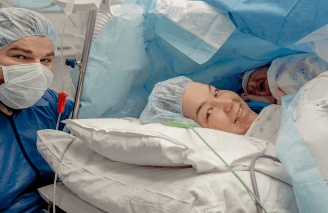 Urk!-ster Gerda deelt intieme beelden van geboorte zoontje Jelle – Streamzine